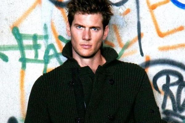 Ryan McPartlin Biography - Net Worth, Social, Wife, Height, Career